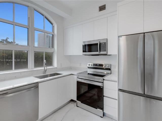 3 bedroom, Aventura FL 33180 83823372