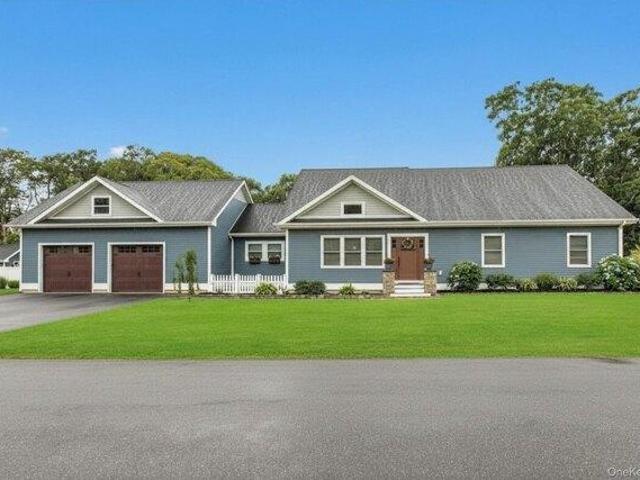 3 bedroom, Bohemia NY 11716 103619742