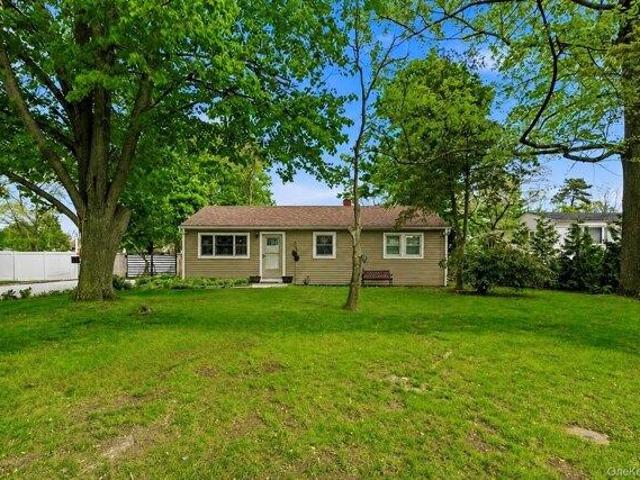 3 bedroom, Bay Shore NY 11706 104909135