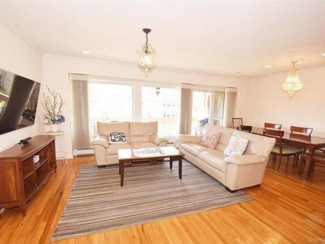 3 bedroom, Bayside NY 11360 LS101781157
