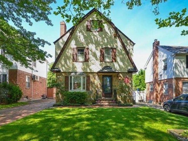 3 bedroom, Bayside NY 11364 103623756