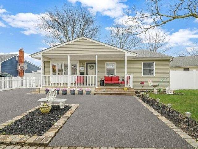 3 bedroom, Babylon NY 11702 103622603