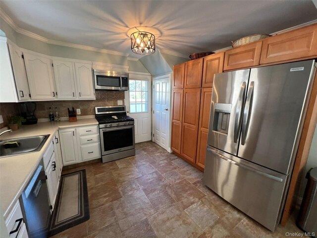 3 bedroom, Baldwin NY 11510 105275706