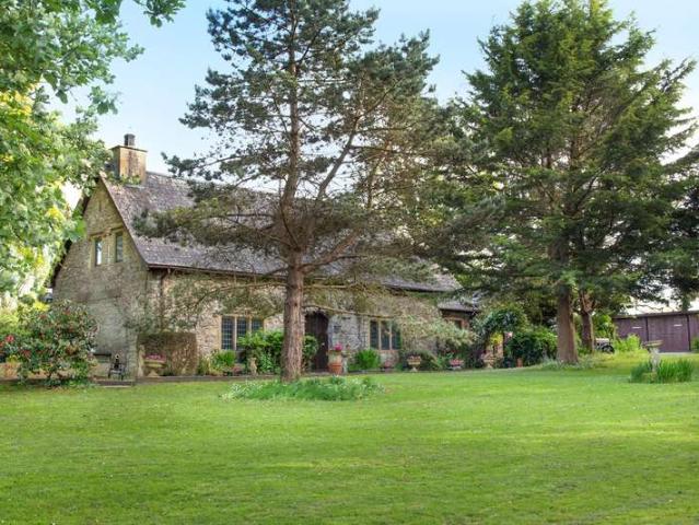3 Bedroom Barn Conversion Character Property