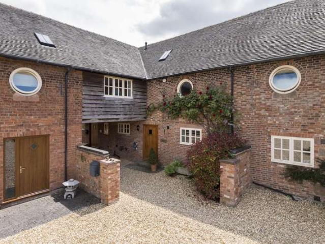 3 Bedroom Barn Conversion Character Property