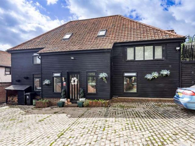 3 Bedroom Barn Conversion Character Property