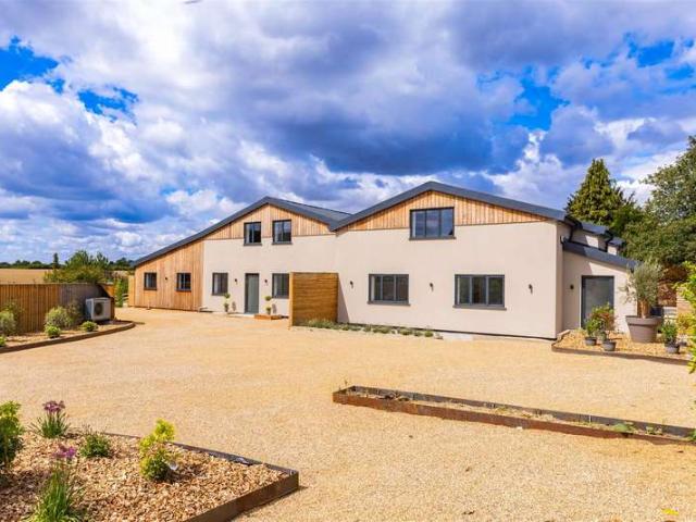 3 Bedroom Barn Conversion Character Property