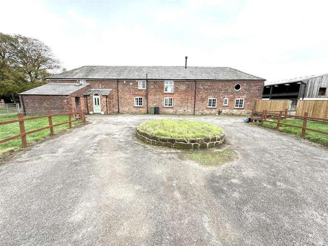 3 Bedroom Barn Conversion Character Property