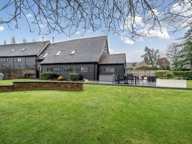 3 Bedroom Barn Conversion Character Property