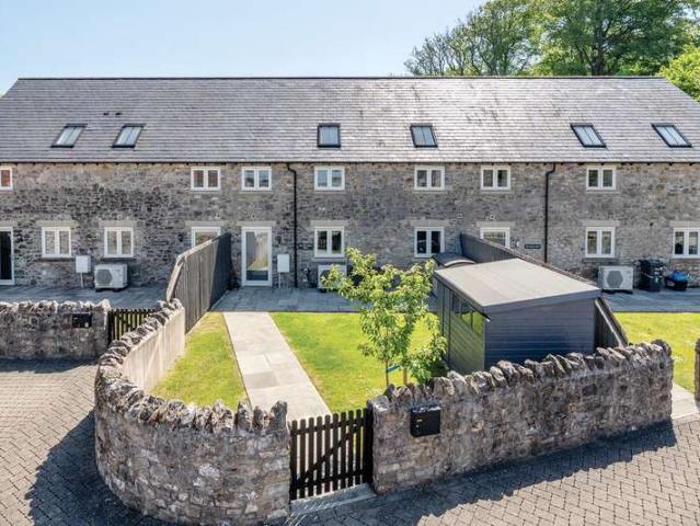 3 Bedroom Barn Conversion Character Property