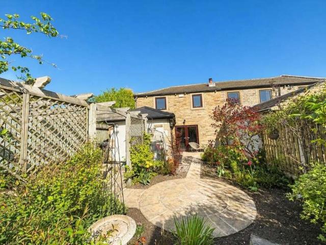 3 Bedroom Barn Conversion Character Property
