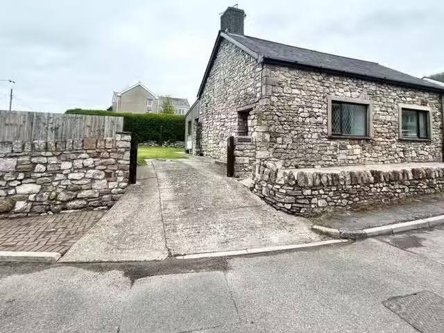 3 bedroom barn conversion for rent in Old School House, South.