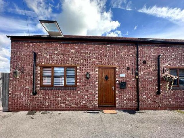 3 Bedroom Barn Conversion For Rent In Alvechurch, West Midlands