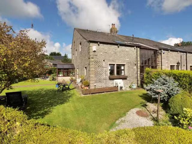 3 bedroom barn conversion for sale in Mistal End Barn, 5 Thorn.