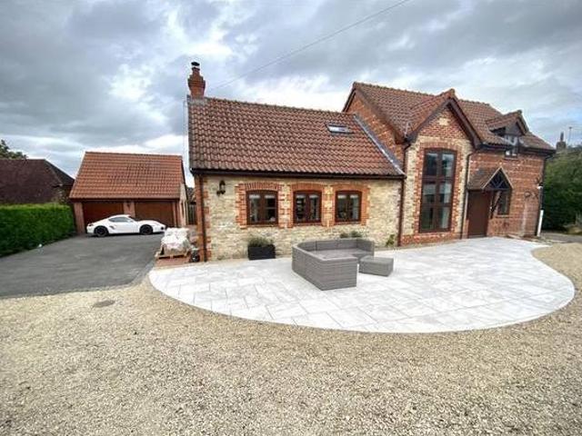 3 bedroom barn conversion for sale in Bay Lane Gillingham SP8