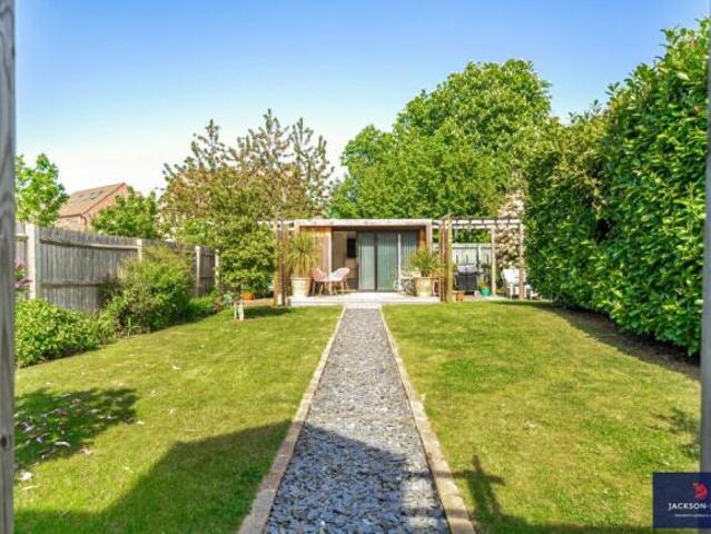 3 bedroom barn conversion for sale in Flax Yard, Oakridge Park, Milton Keynes, Buckinghamshire, MK14