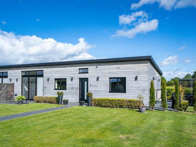 3 bedroom barn conversion for sale in Jennet Tree Lane, WR2