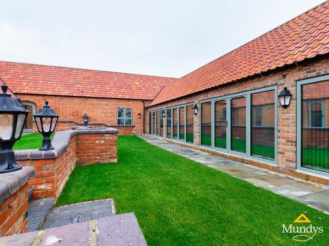 3 bedroom Barn Conversion to let
