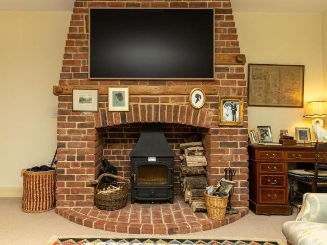3 bedroom barn conversion to rent