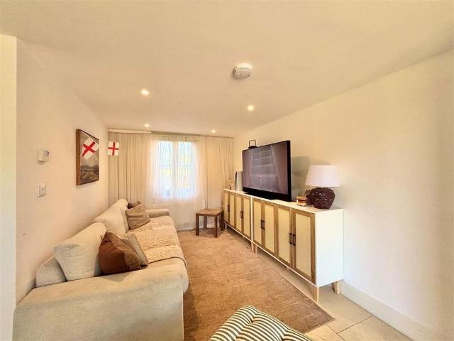 3 bedroom barn conversion to rent
