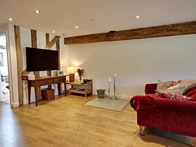 3 bedroom barn conversion to rent