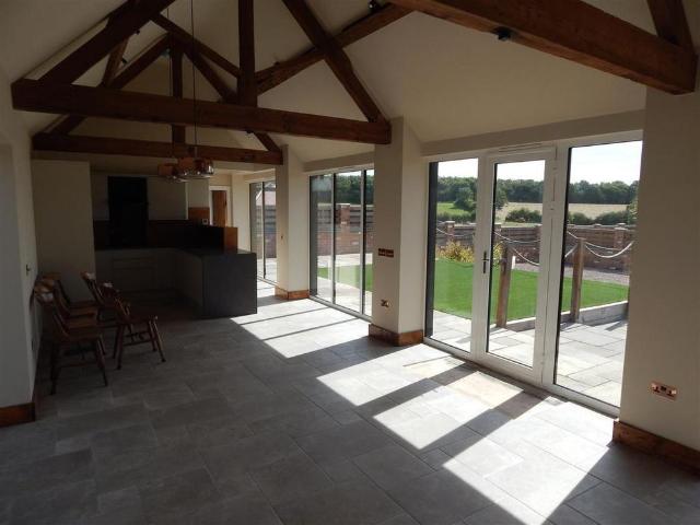3 bedroom barn conversion to rent