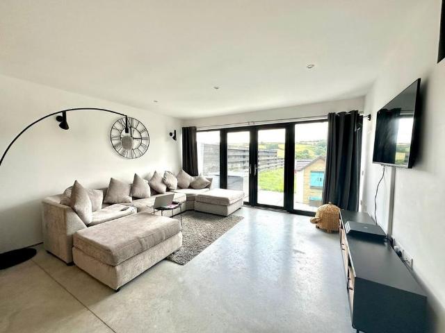 3 bedroom barn conversion to rent