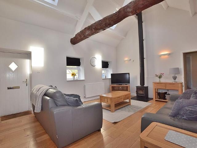 3 bedroom barn conversion to rent