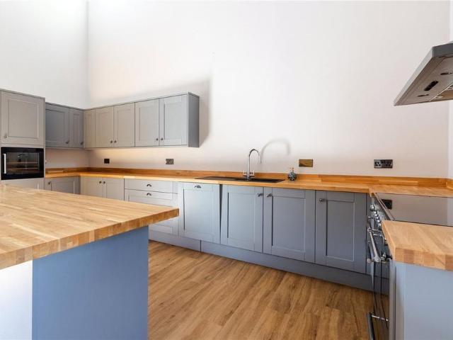 3 bedroom barn conversion to rent