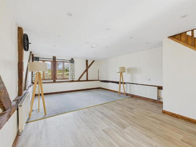 3 bedroom barn conversion to rent