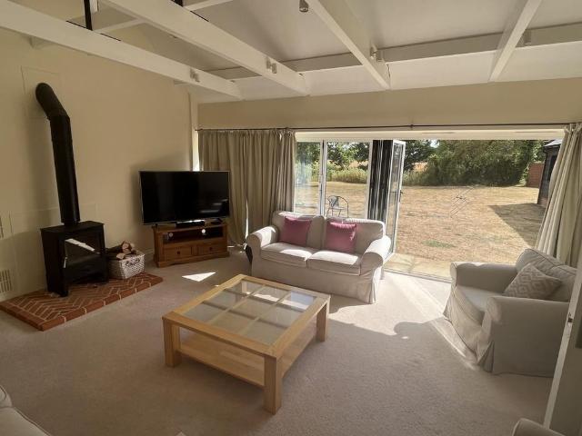 3 bedroom barn conversion to rent