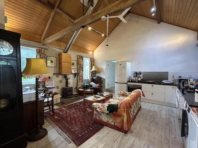 3 bedroom barn conversion to rent