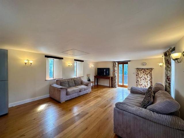 3 bedroom barn conversion to rent