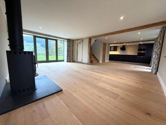 3 bedroom barn conversion to rent