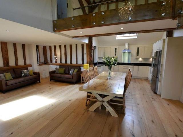 3 bedroom barn conversion to rent