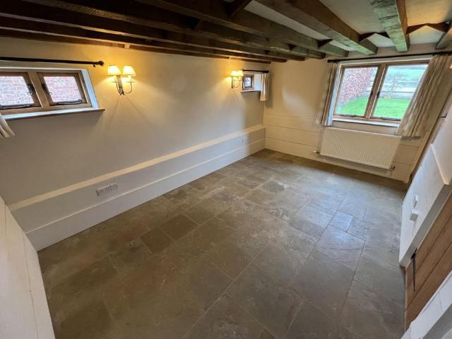 3 bedroom barn conversion to rent