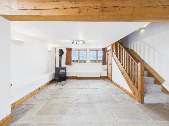 3 bedroom barn conversion to rent
