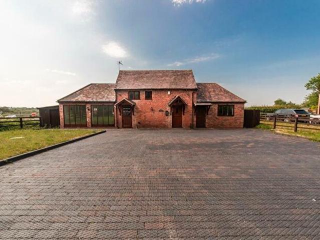 3 Bedroom Barn Conversion To Rent In St. Peters Lane, Bickenhill, Solihull, West Midlands, B92