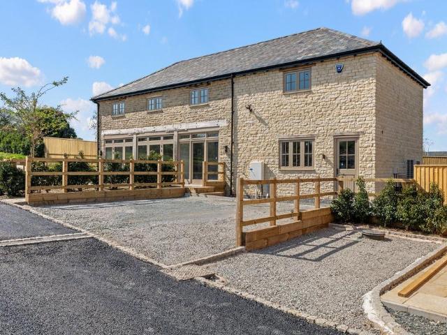 3 bedroom barn for sale