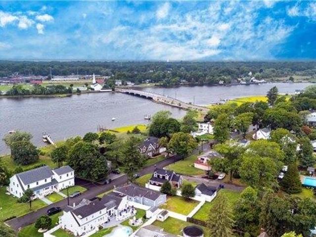 3 bedroom, Barrington RI 02806 105105749