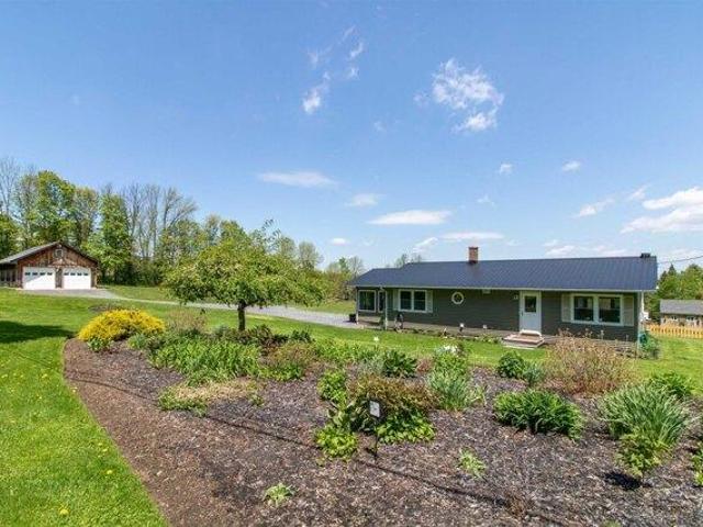 3 bedroom, Barton VT 05875 105125585