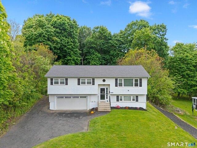 3 bedroom, Bethel CT 06801 LS102279159