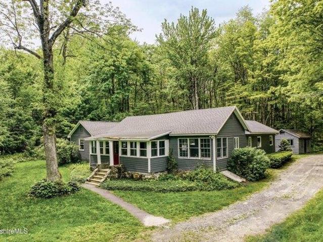 3 bedroom, Becket MA 01223 103431024