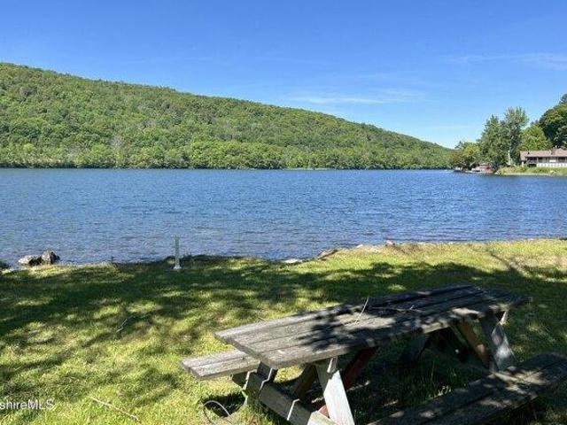 3 bedroom, Becket MA 01223 103435063