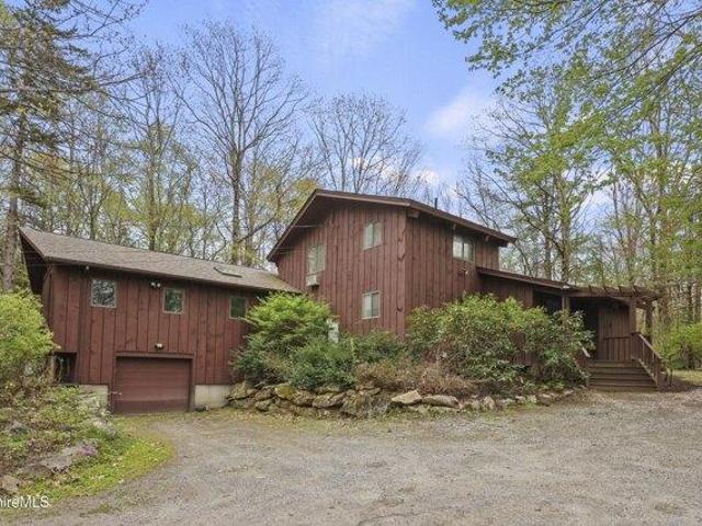 3 bedroom, Becket MA 01223 104718811