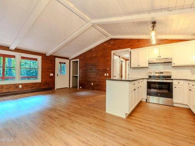 3 bedroom, Becket MA 01223 105160129