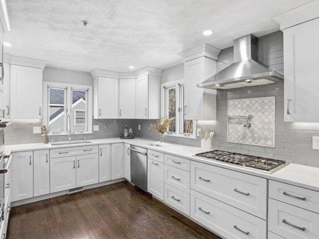 3 bedroom, Bedford MA 01730 102444025
