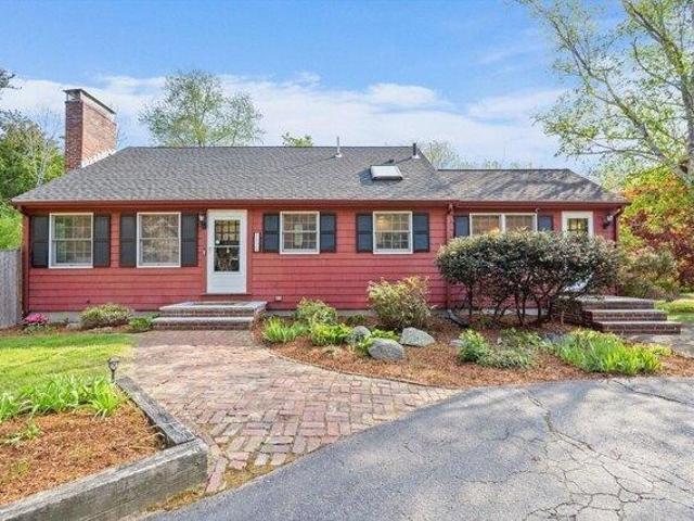 3 bedroom, Bedford MA 01730 102762242