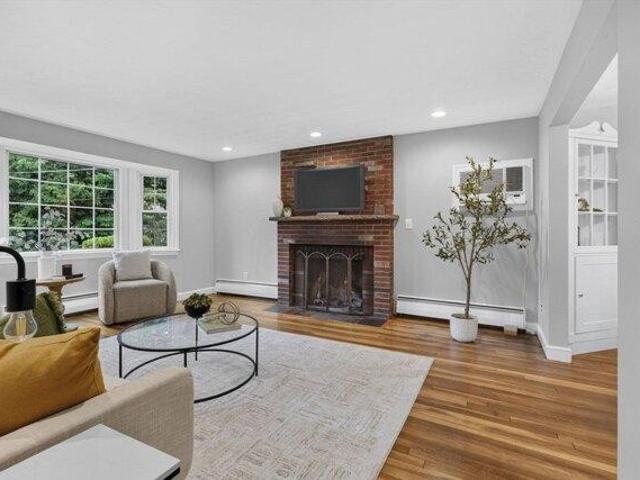 3 bedroom, Bedford MA 01730 105041447