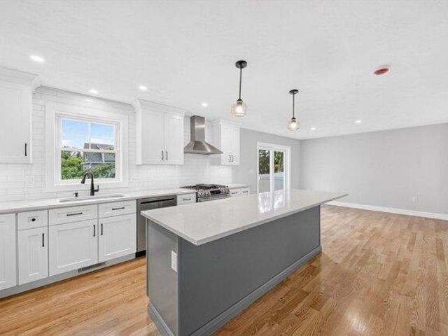 3 bedroom, Bedford MA 01730 105059780